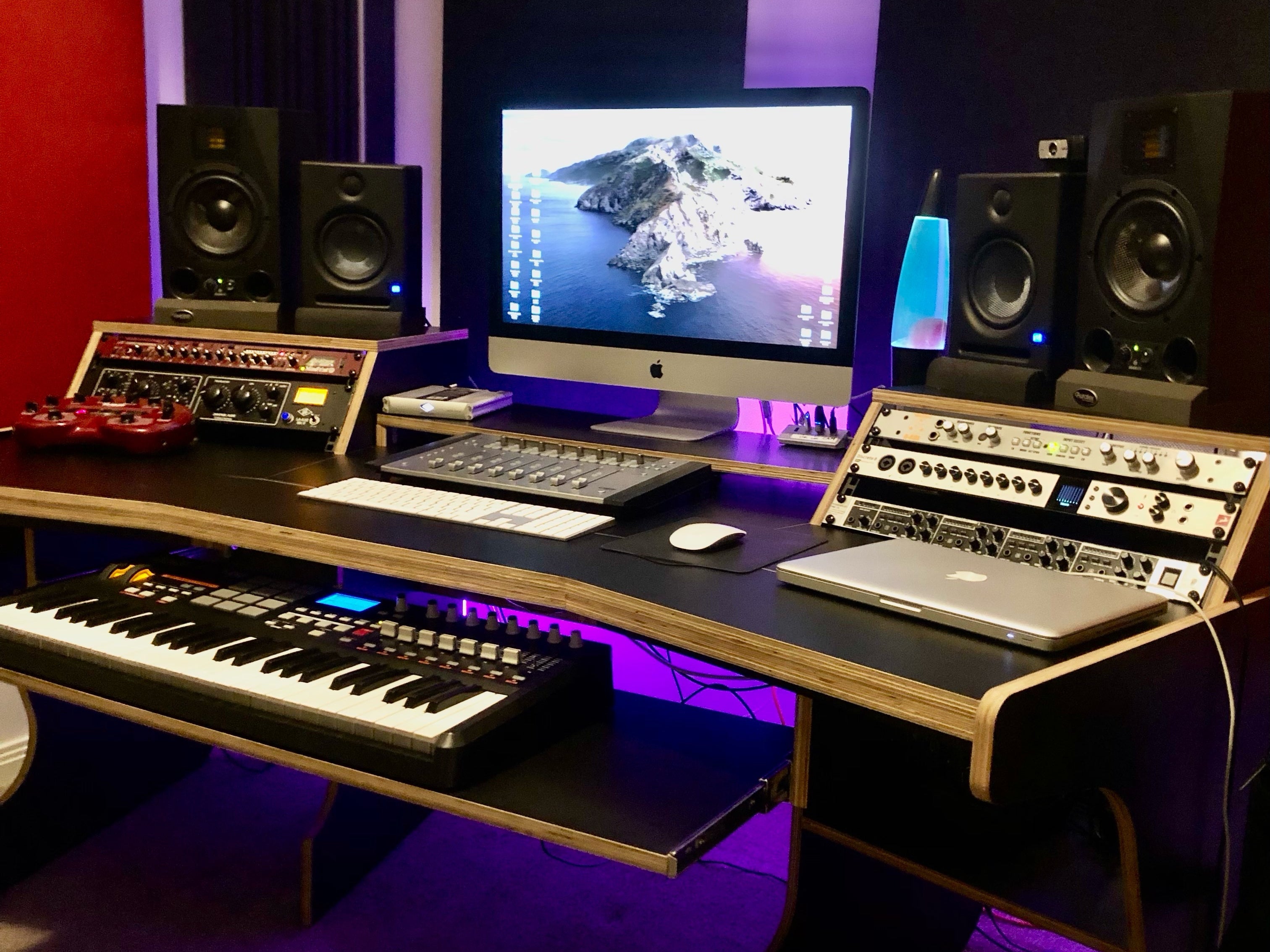 Studio Desks Angled – Fusion Studio Works